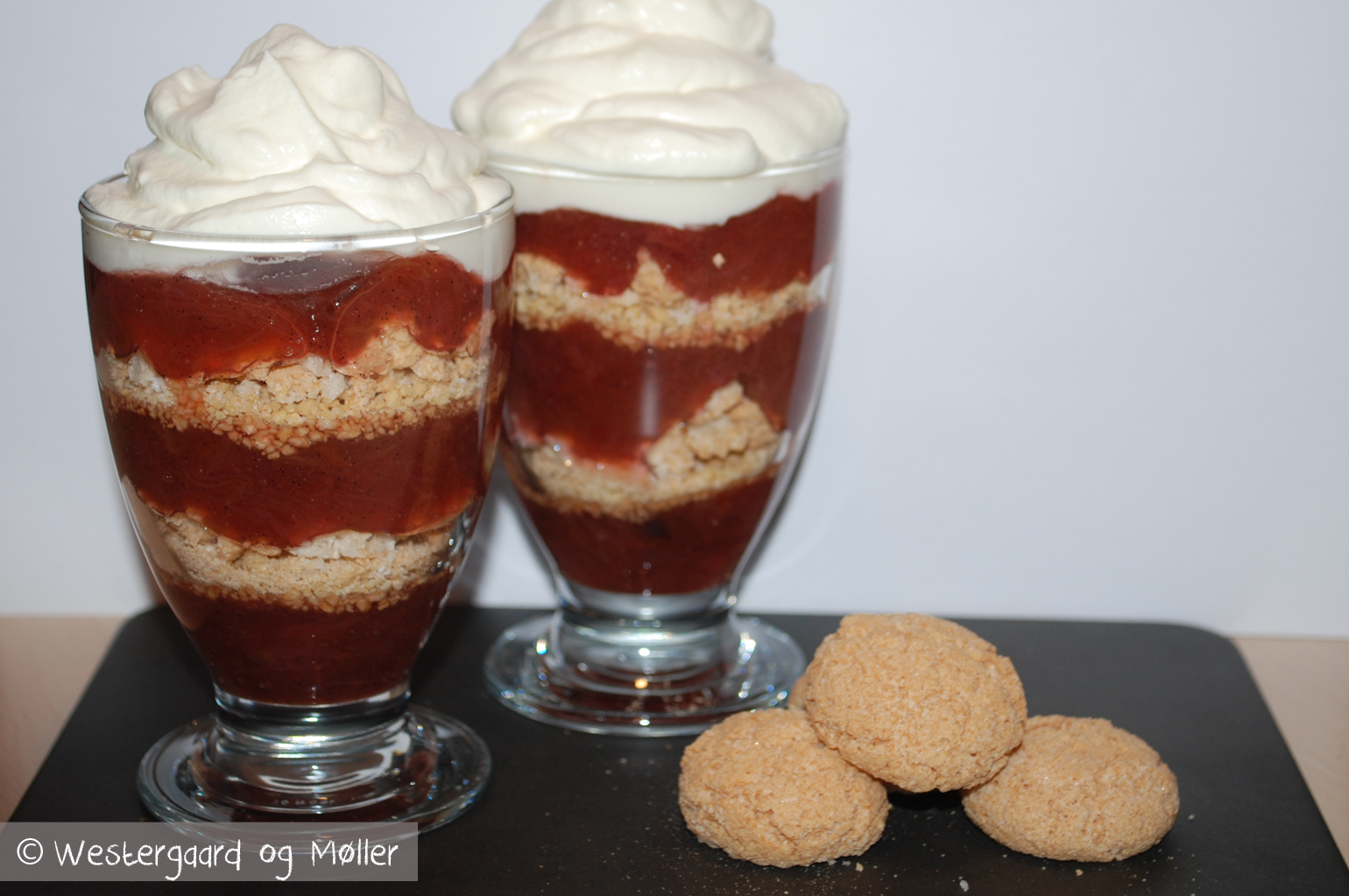 Rabarberdessert - Rabarbertrifli - Mad for Madelskere