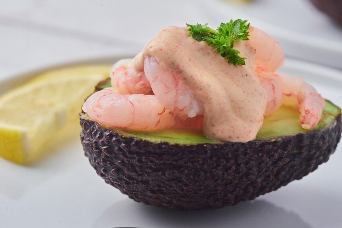 Avocado med rejer - Hurtig og lækker forret med rejer og avocado