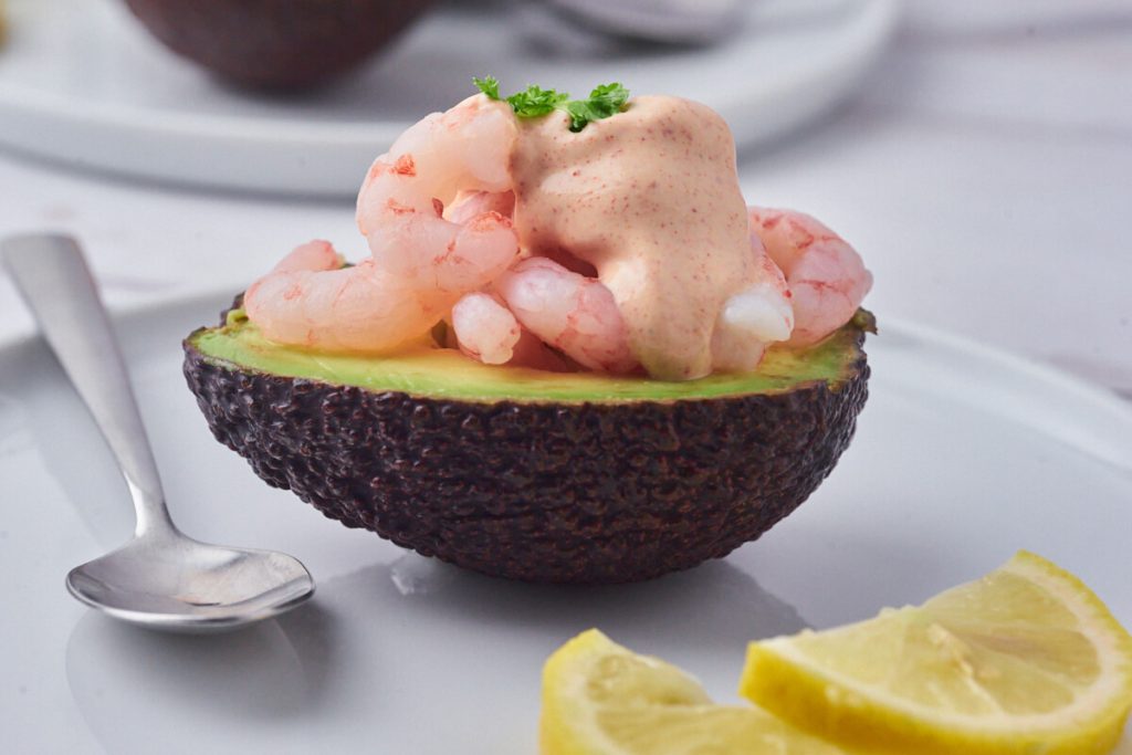 Avocado med rejer - Hurtig forret med rejer og avocado