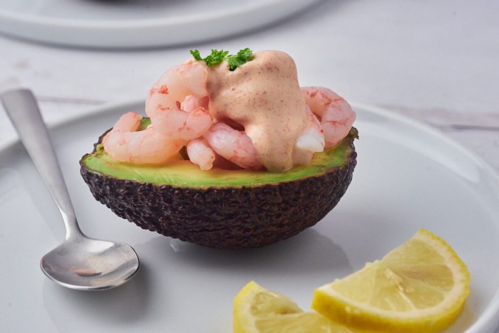 Avocado med rejer - Hurtig og lækker forret med rejer og avocado