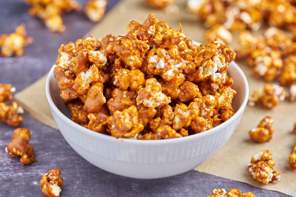 Karamel popcorn - Opskrift på lækre sprøde popcorn med karamel
