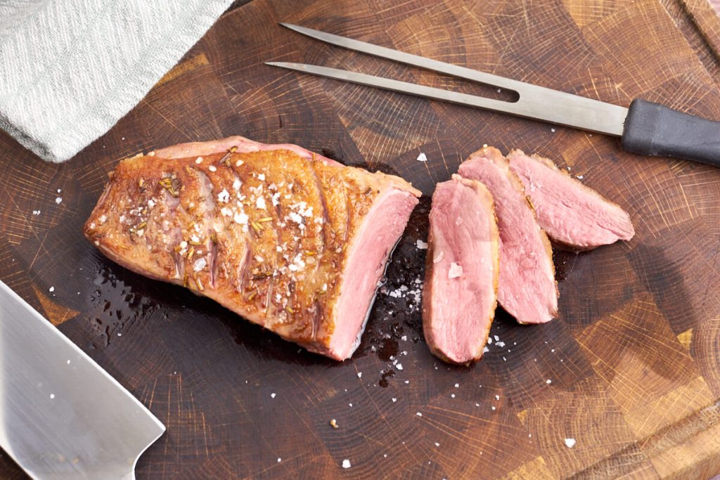 Andebryst sous vide - Opskrift på perfekt mørt og rosa andebryst