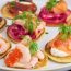 Blinis - Nem opskrift og forslag til blinis fyld og toppings