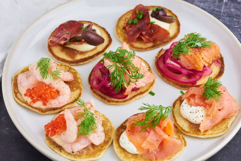 Blinis - Nem opskrift og forslag til blinis fyld og toppings