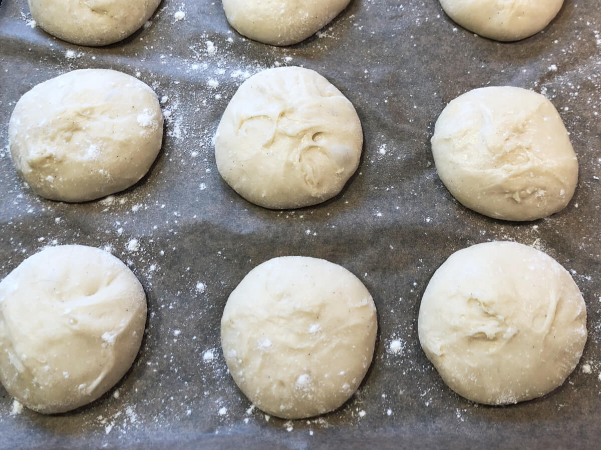 Fastelavnsboller med marcipan - Opskrift med marcipanremonce