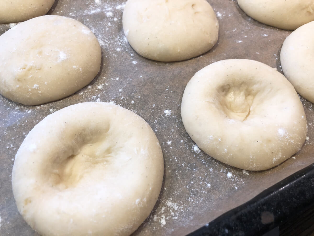 Fastelavnsboller med marcipan - Opskrift med marcipanremonce