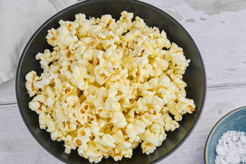 Popcorn med smør - Nem opskrift på smør-popcorn