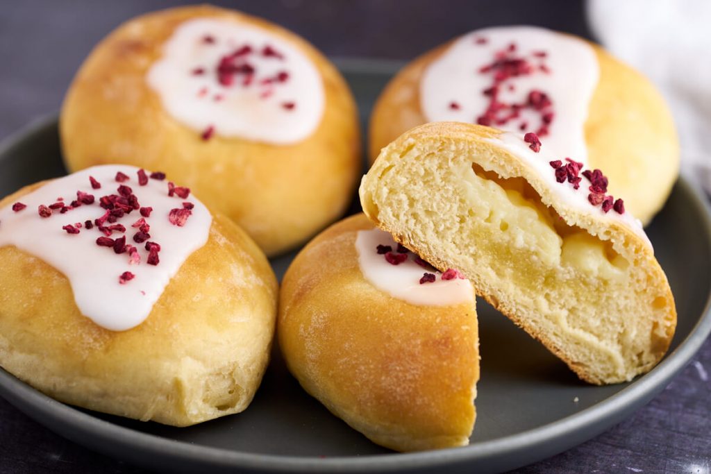 Fastelavnsboller med marcipan - Opskrift med marcipanremonce