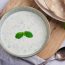 Raita - Opskrift på indisk youghurt dressing med mynte og agurk