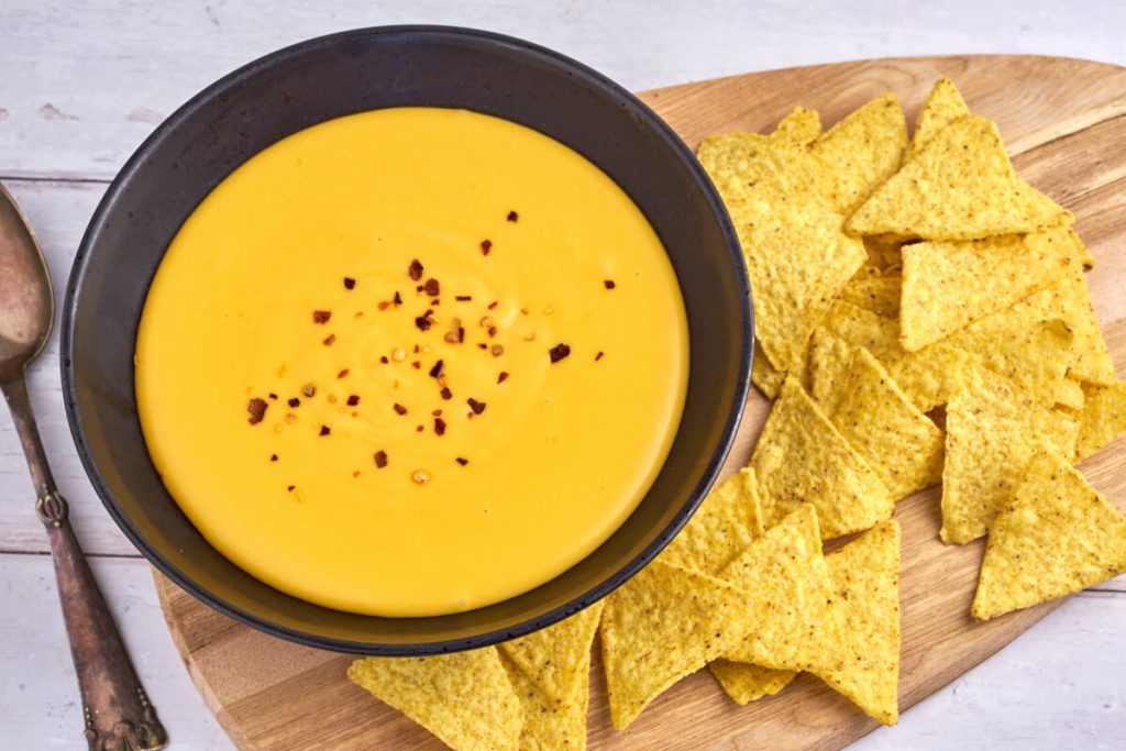 Cheddar dip - Nem opskrift på den bedste nachos dip med ost
