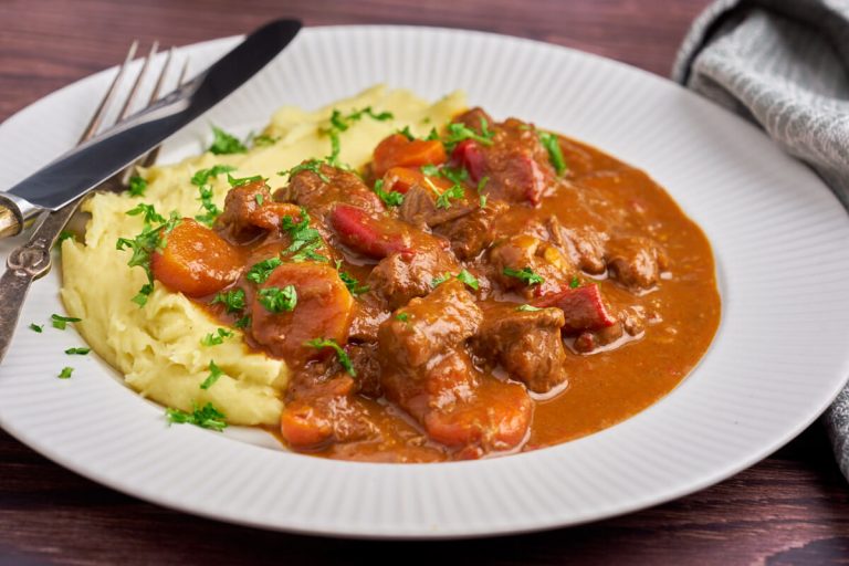 Gullash - Nem opskrift på sammenkogt ret med oksekød