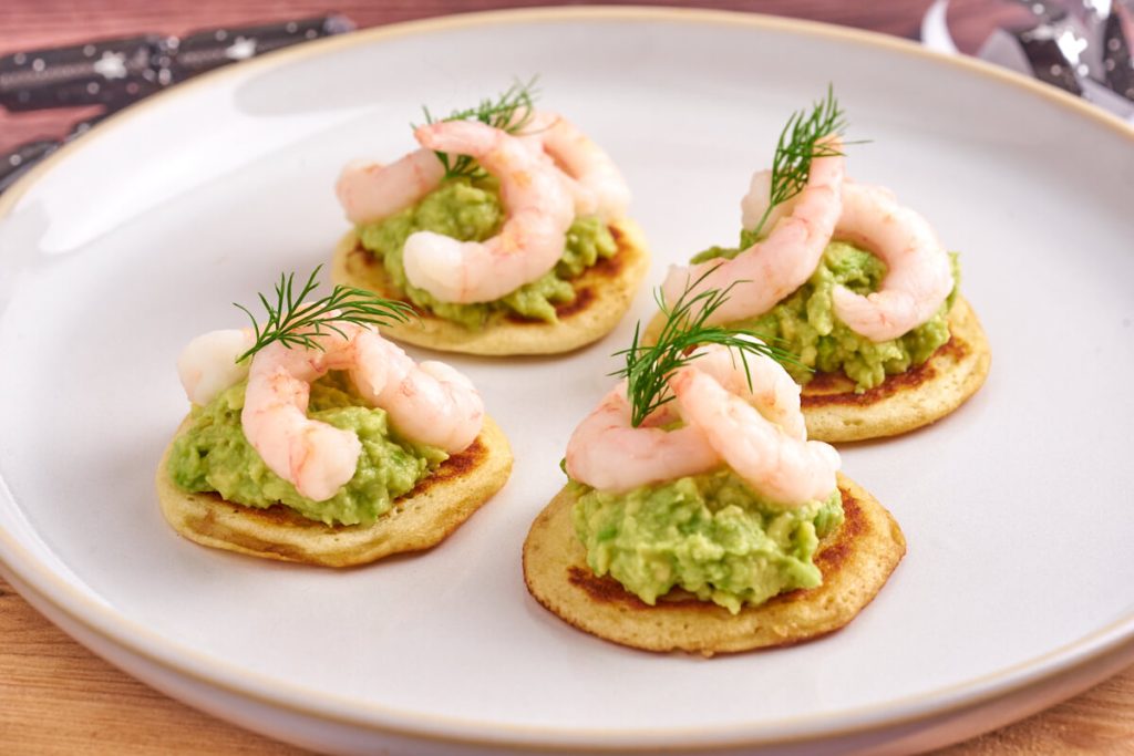 Blinis med rejer og avocado - Forret med avocado og rejer