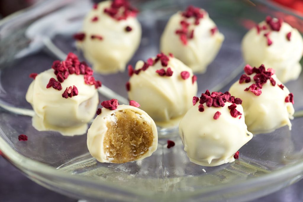 Konfekt med lakrids og hvid chokolade - Nem marcipankonfekt