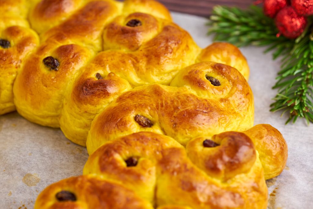 Luciakrans - Opskrift på krans af lussekatter til luciadag