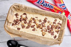 Daimis - Opskrift på hjemmelavet is med daim