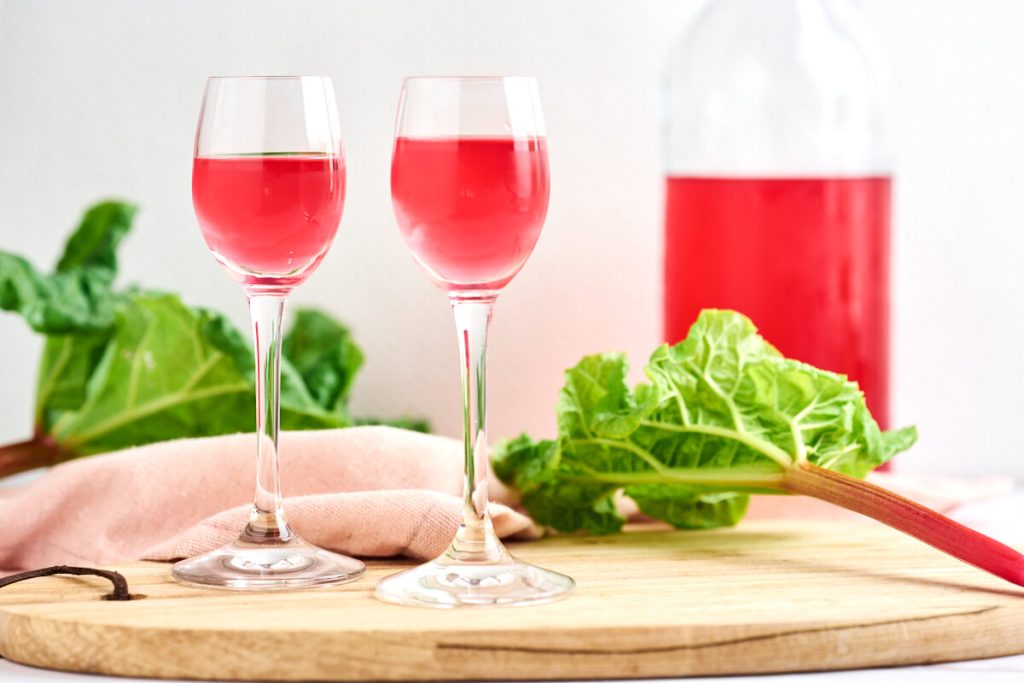 Rabarbersnaps - Nem opskrift på hjemmelavet snaps på vodka