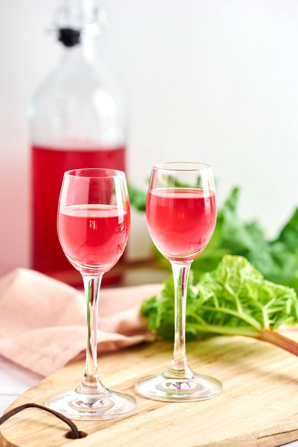 Rabarbersnaps - Nem opskrift på hjemmelavet snaps på vodka