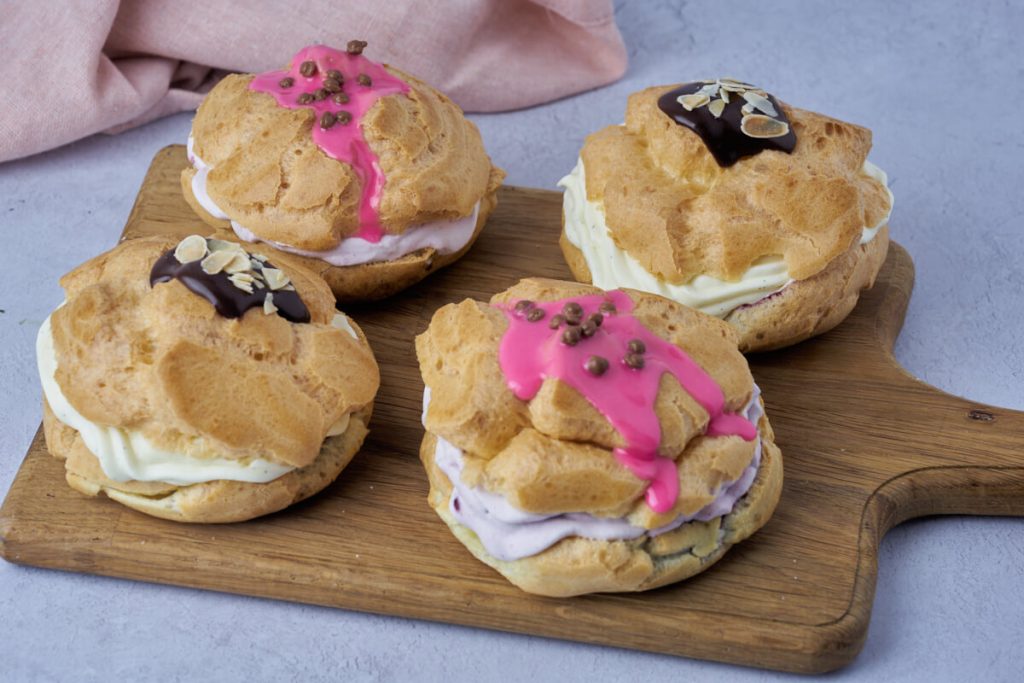 Fastelavnsboller med creme og solbærskum - Opskrift til fastelavn