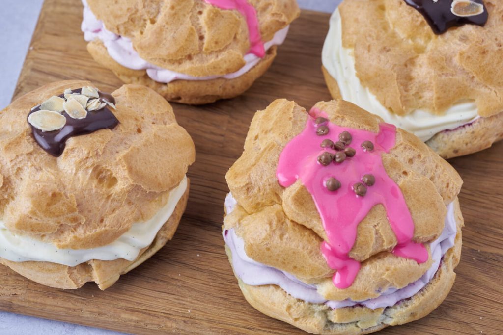 Fastelavnsboller med creme og solbærskum - Opskrift til fastelavn