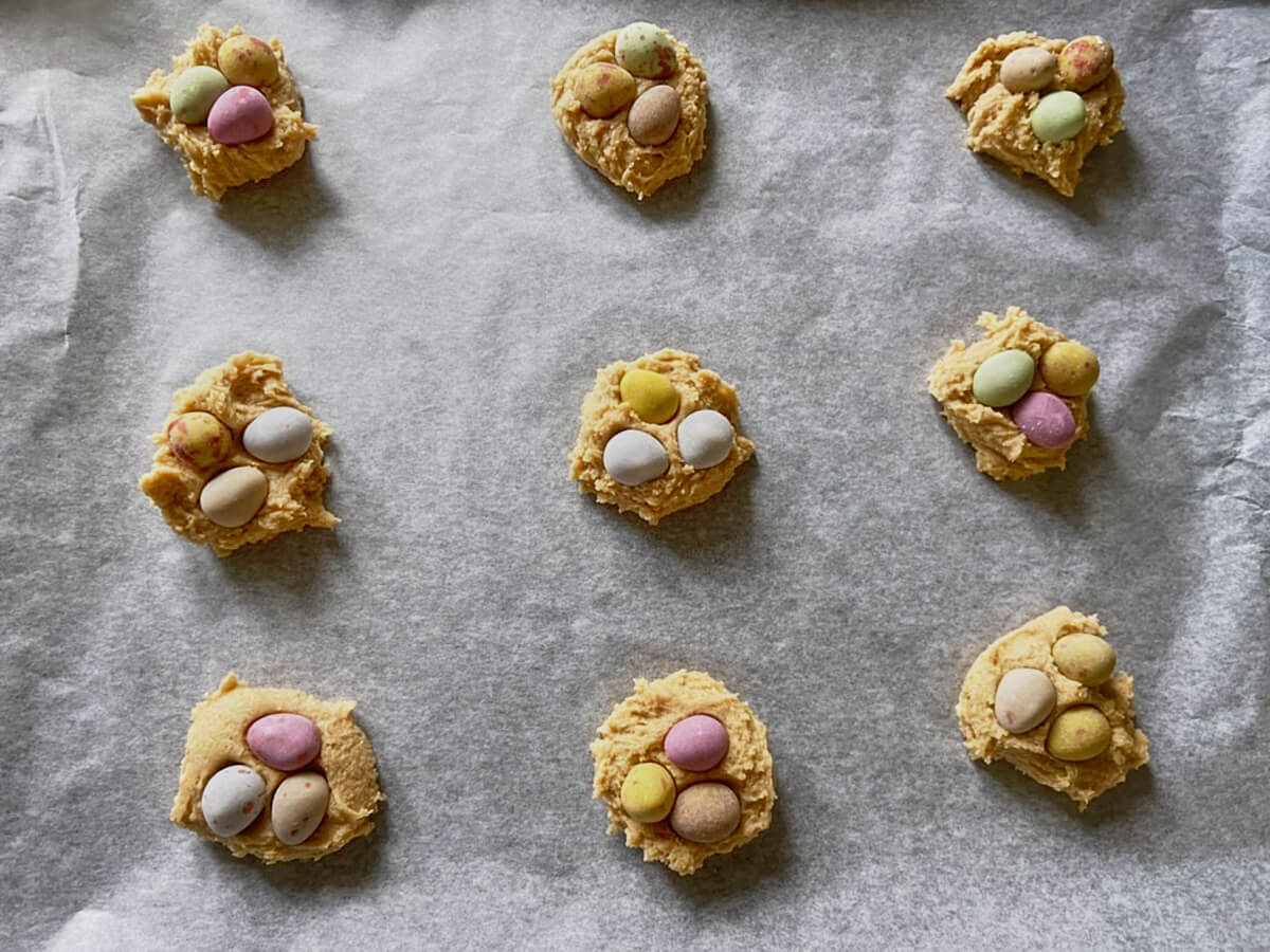 Påske cookies - Opskrift på lækre småkager med påskeæg