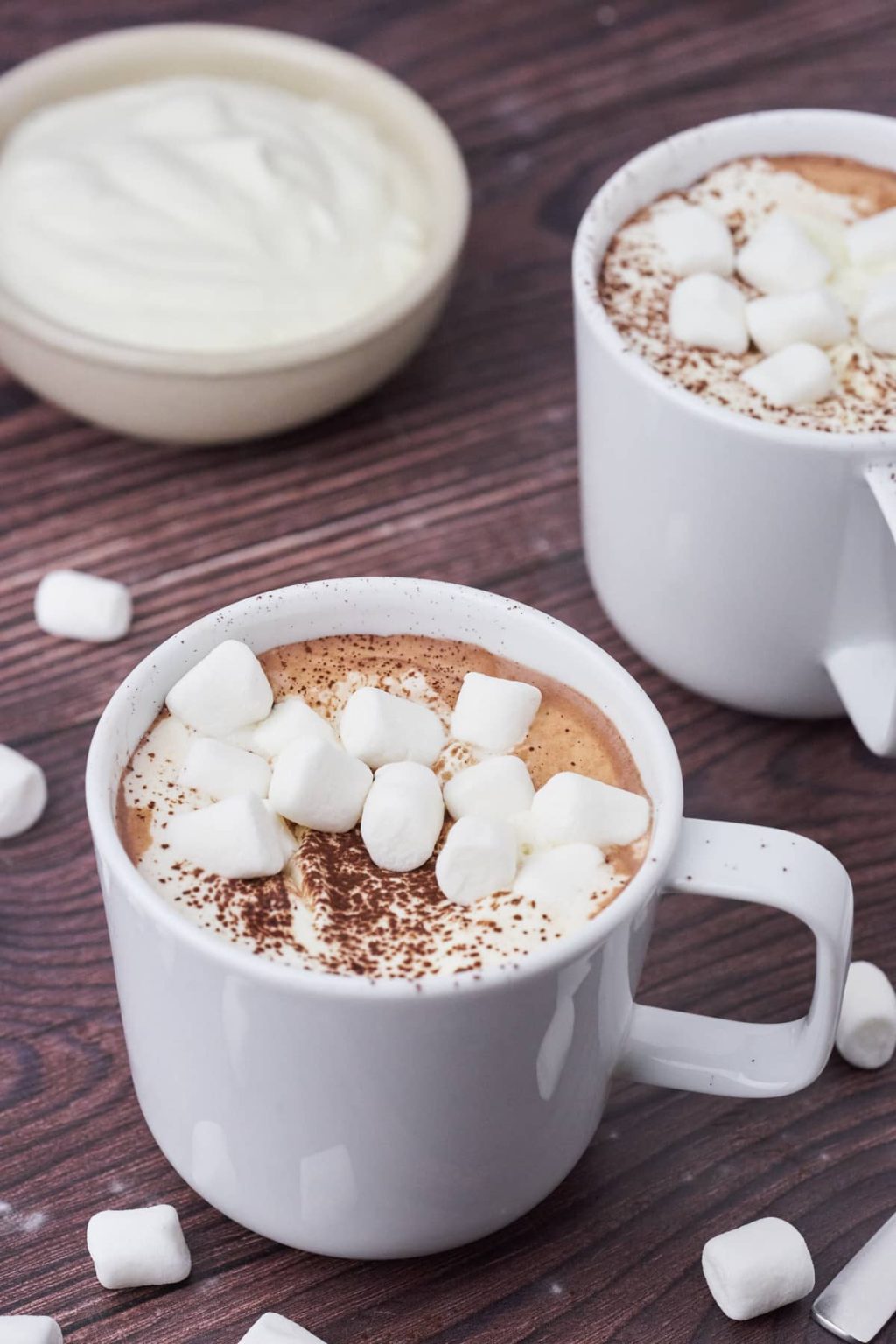 Varm kakao - Hjemmelavet kakao med flødeskum og skumfiduser