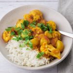 Aloo Gobi - Opskrift på Indisk vegetarisk gryderet