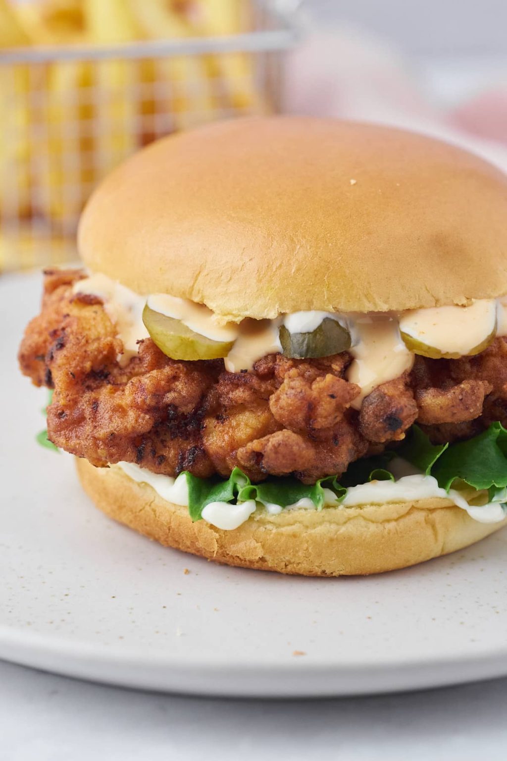 Crispy chicken burger - Opskrift på burger med sprød kylling
