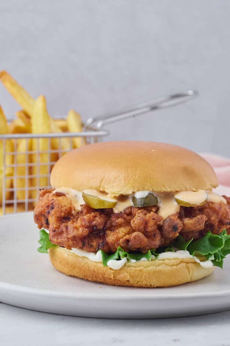 Crispy chicken burger - Opskrift på burger med sprød kylling