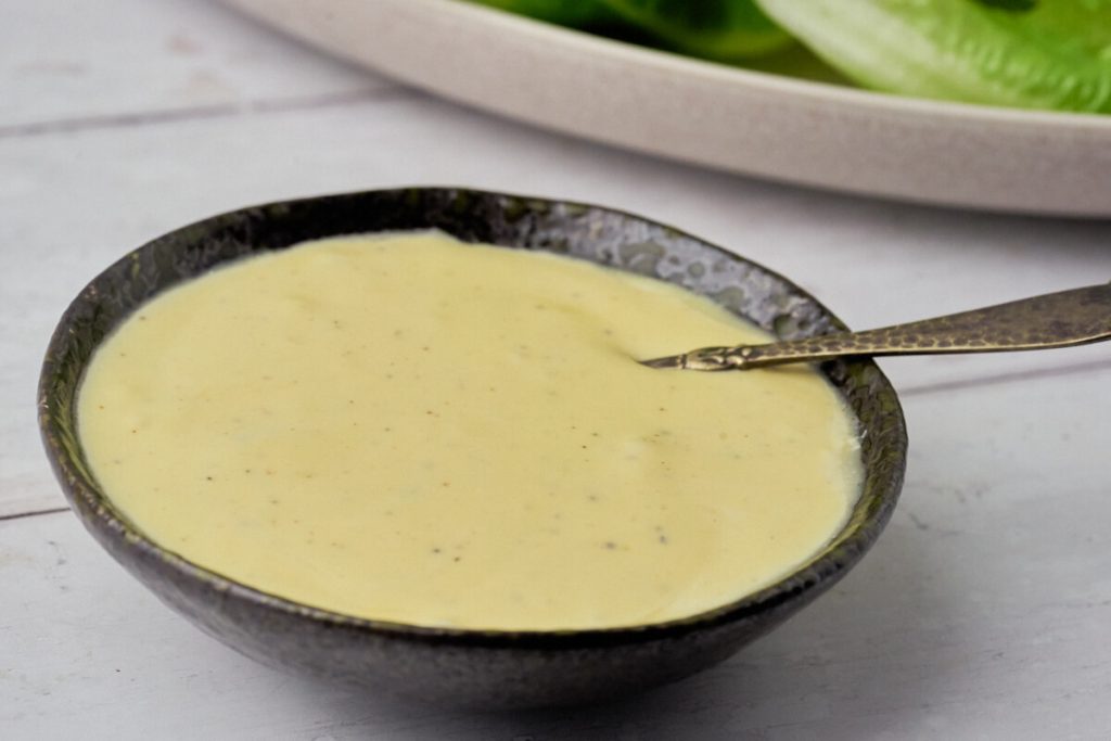 Cæsardressing - Opskrift på cremet dressing til cæsarsalat