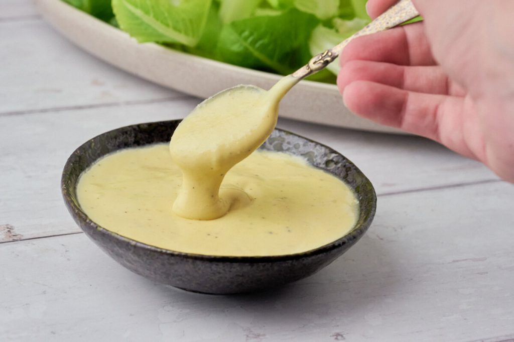 Cæsardressing - Opskrift på cremet dressing til cæsarsalat