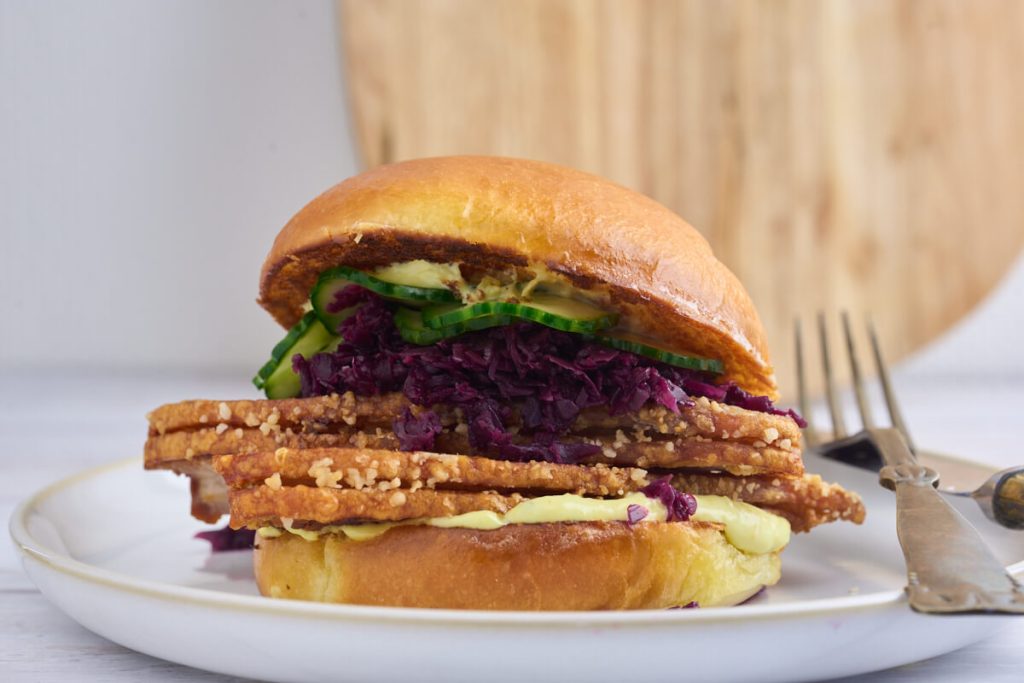 Ribbensandwich - Opskrift på klassisk burger med ribbensteg