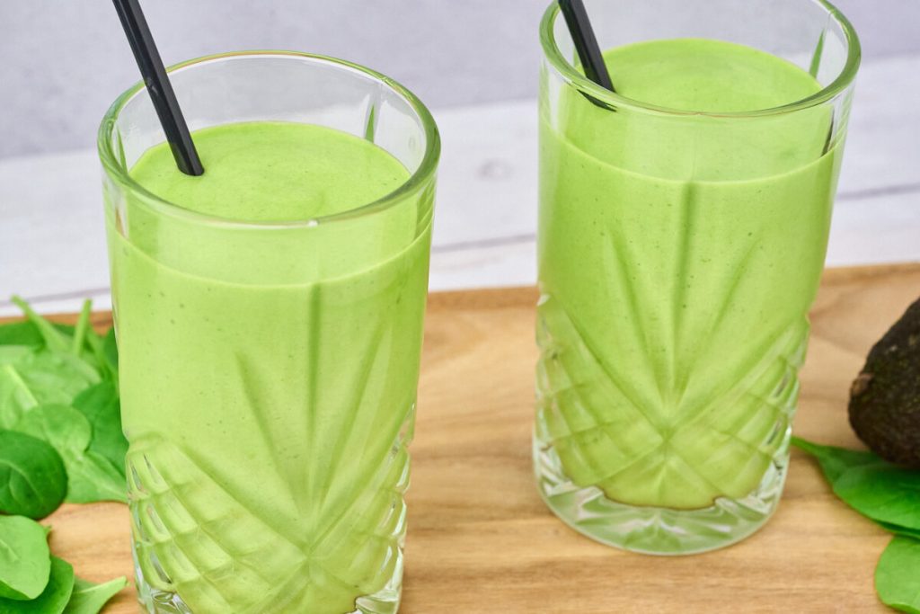 Grøn smoothie med spinat og avocado - Lækker sund smoothie