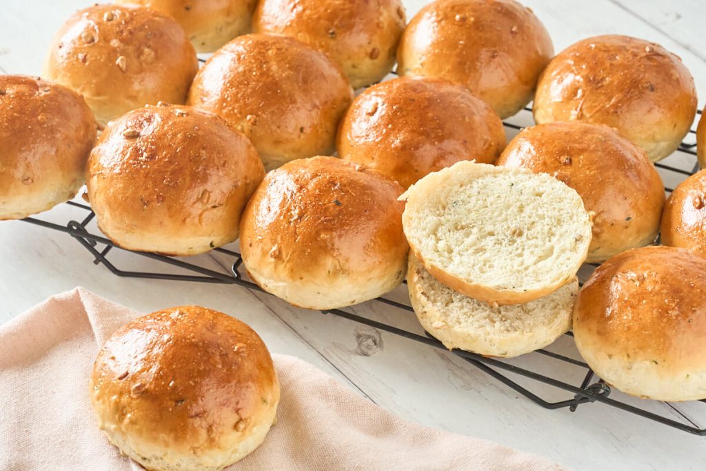 Gulerodsboller - Opskrift på nemme og luftige boller med gulerod